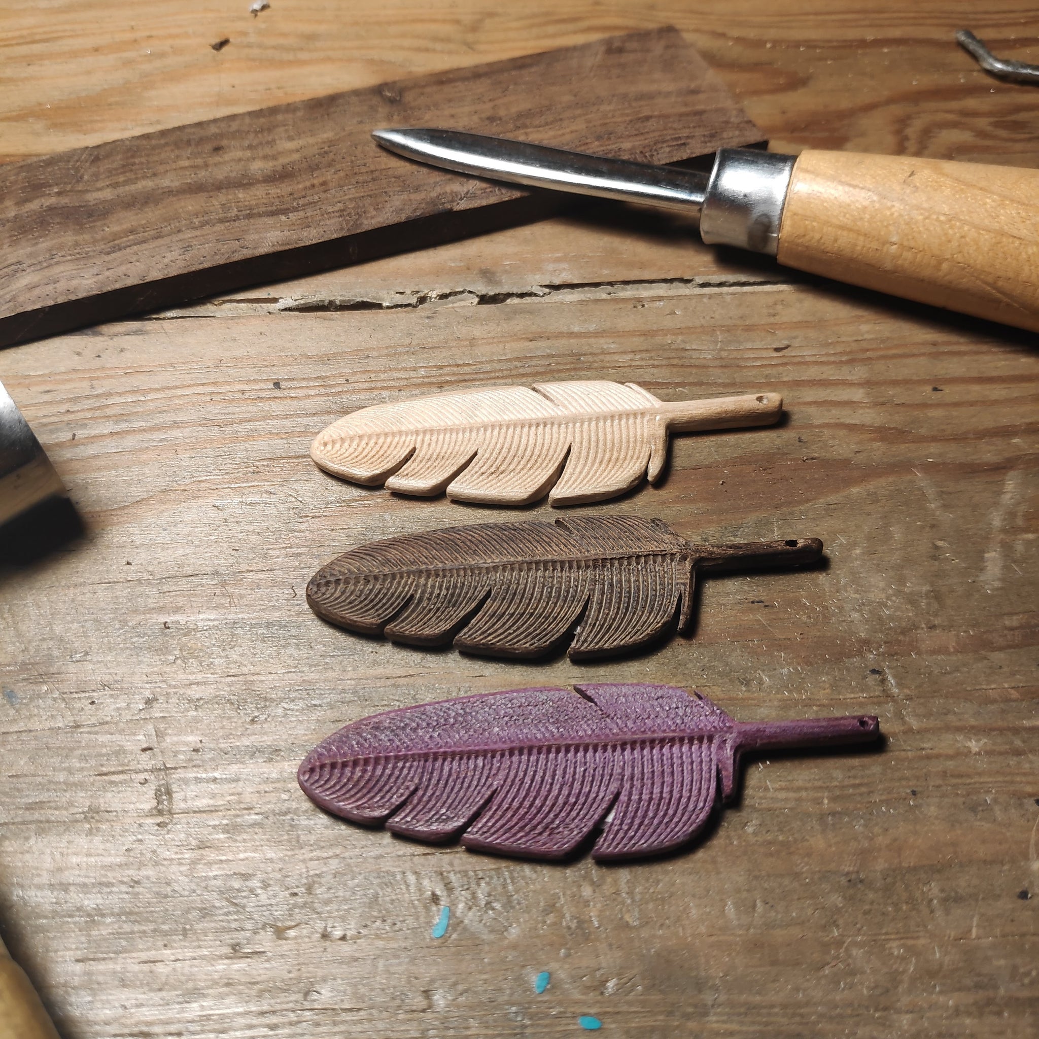 Feather yarn & thread cutter pendant – Fizzy Stitches